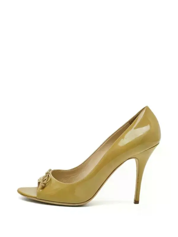 Fendi Patent Leather Logo Bow Detail Peep-toe Pumps - Neutrals
