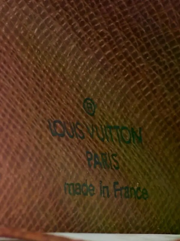 LOUIS VUITTON 2004 Taiga Leather Card Holder