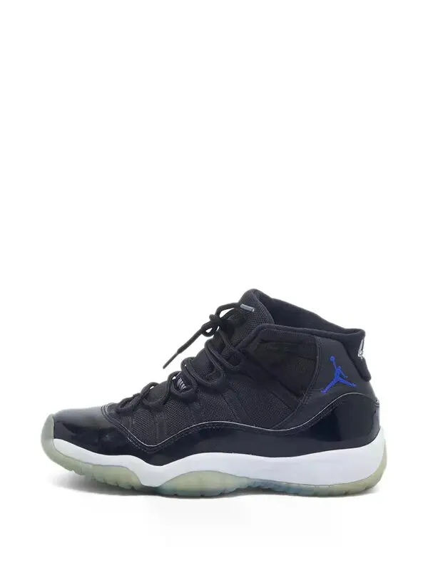 JORDAN 11 Retro High-top Sneakers - Black