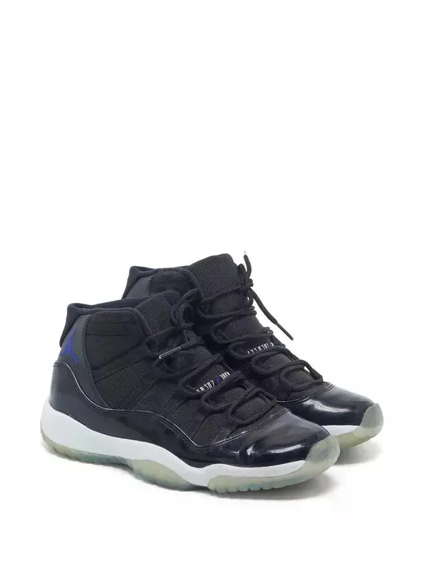 JORDAN 11 Retro High-top Sneakers - Black