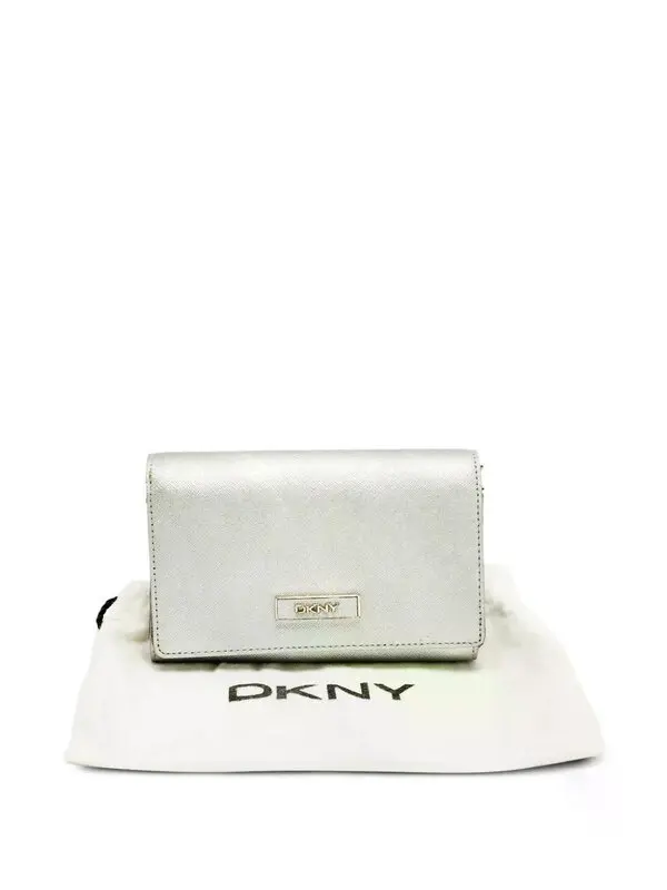 Dkny Logo Plaque Flap Wallet