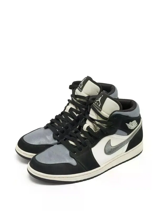 JORDAN 1 Mid Se Sneakers