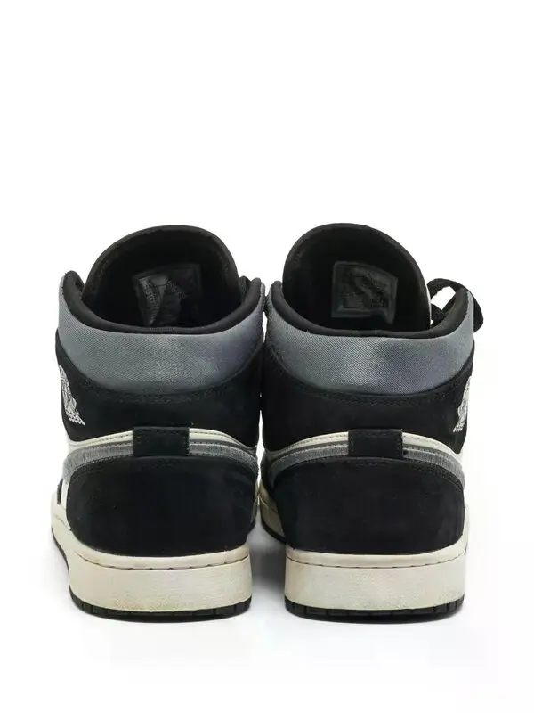JORDAN 1 Mid Se Sneakers