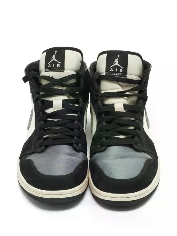 JORDAN 1 Mid Se Sneakers