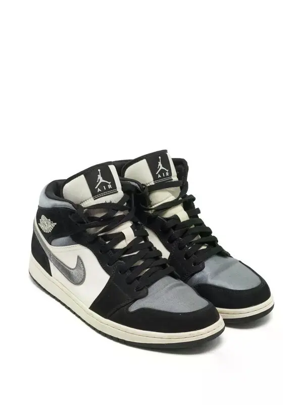 JORDAN 1 Mid Se Sneakers