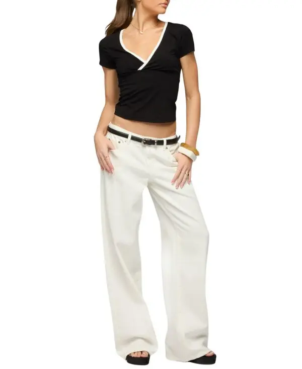 EDIKTED Yulenna Contrast V Neck Top