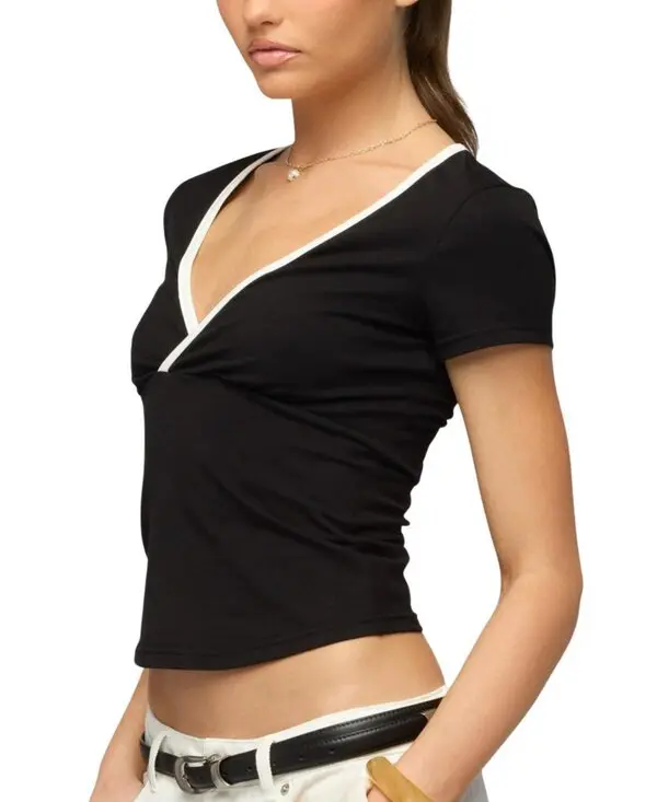 EDIKTED Yulenna Contrast V Neck Top