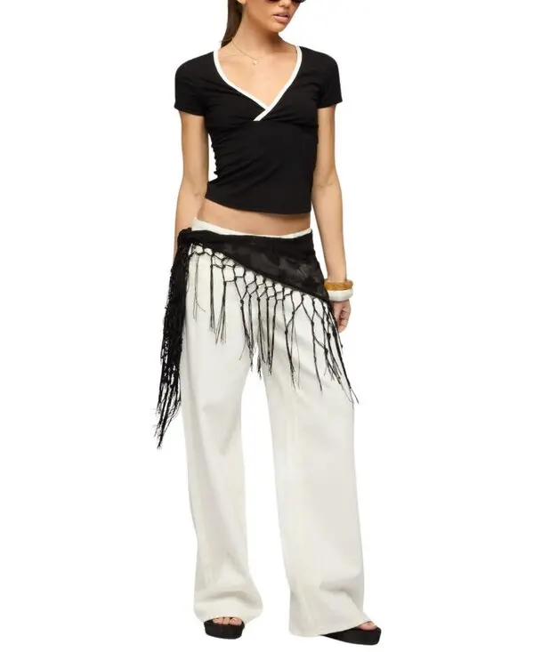 EDIKTED Yulenna Contrast V Neck Top