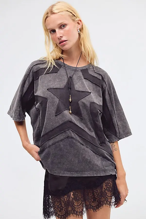 THE TALES 3d Paneled Batwing Star Tee - Washed Black