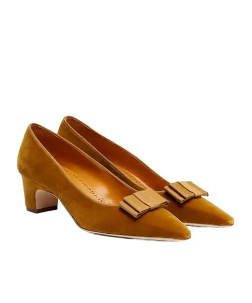 Manolo Blahnik Solid-color Velvet Pumps - Brown