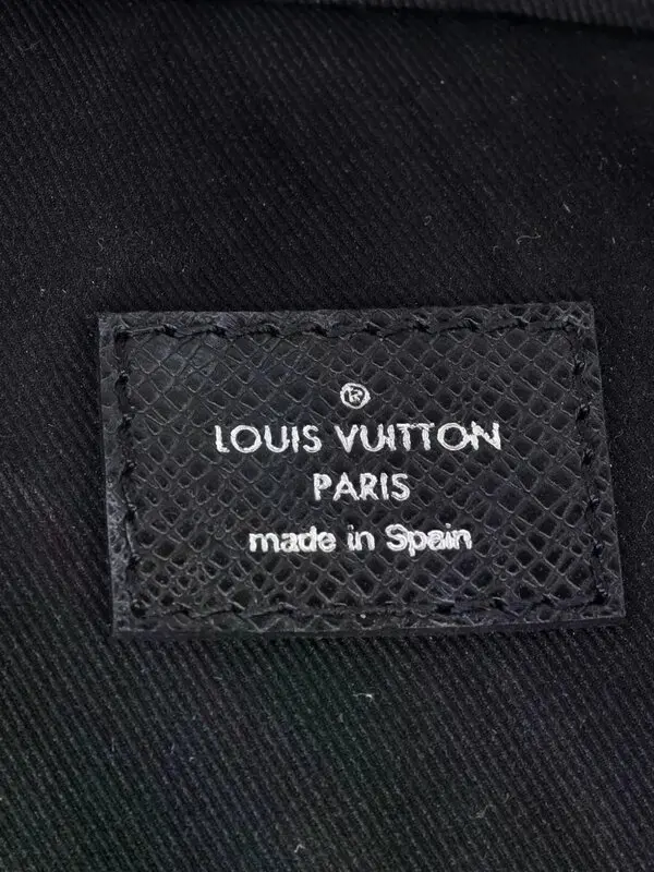 LOUIS VUITTON Avenue Sling Bag Nm Taiga Leather Crossbody Bag - Black