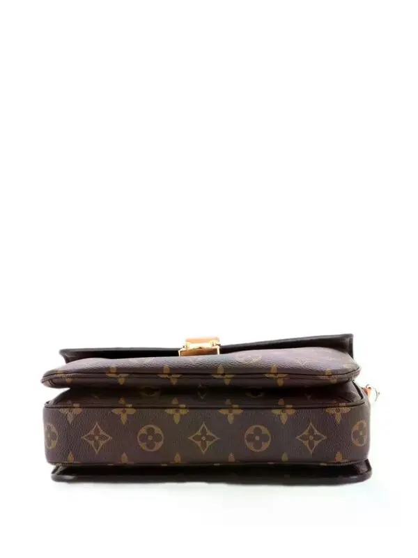 LOUIS VUITTON Pochette Metis Monogram Canvas Crossbody Bag