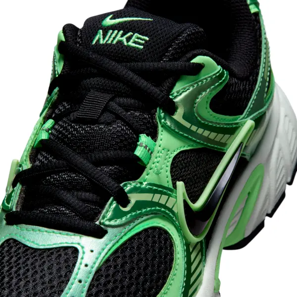 Nike V5 Rnr Athletic Sneakers - Black
