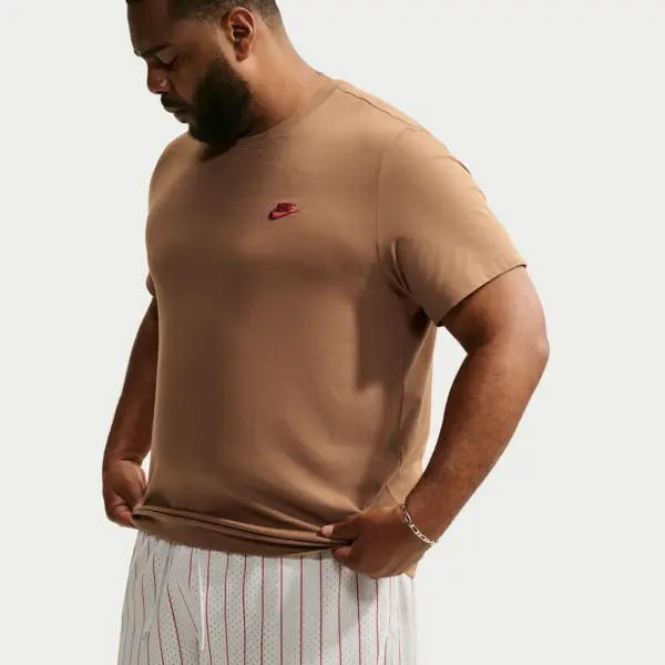 Nike Sportswear Club T-shirt - Brown