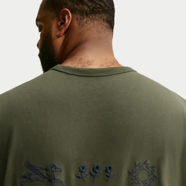 Nike Sportswear Premium Essentials T-shirt