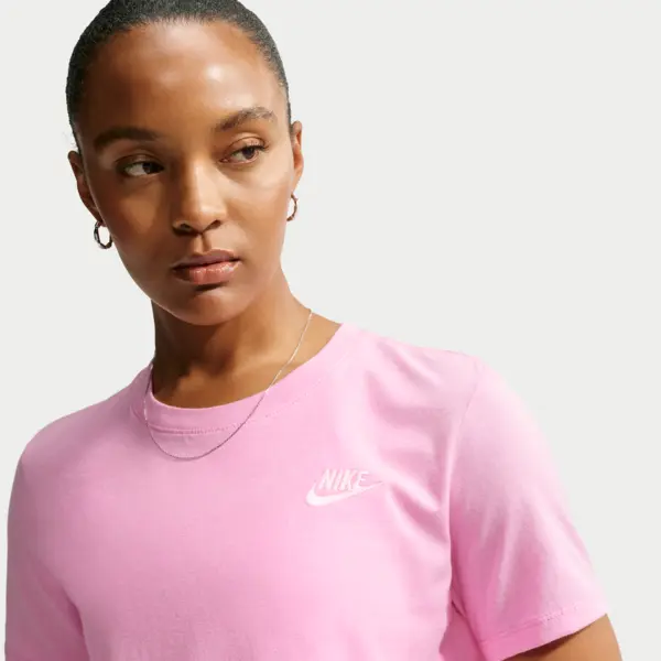 Nike Sportswear Club Essentials T-shirt - Pink