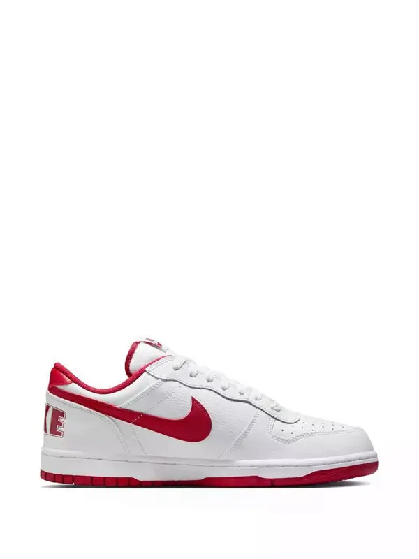 Nike Low Top Sneakers - White