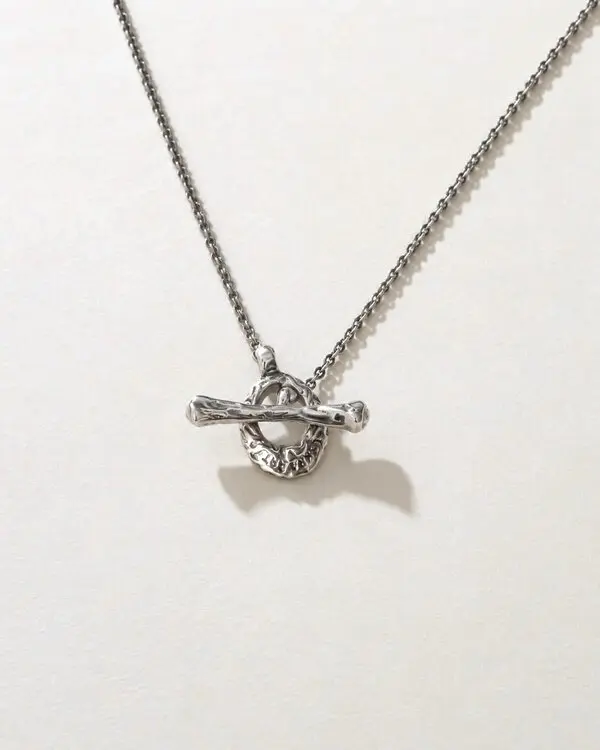 ISKRA Tiny Clasp Necklace