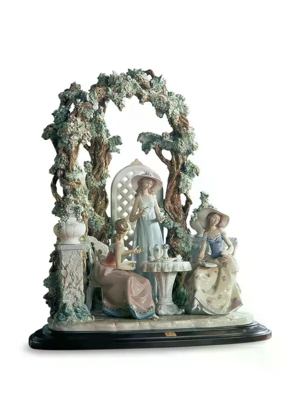 LLADRO Tea In The Garden Sculpture