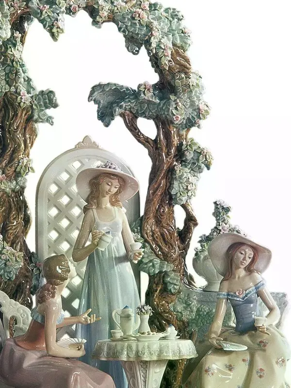 LLADRO Tea In The Garden Sculpture