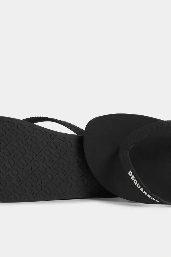 Dsquared2 Flip Flops With Logo Detail