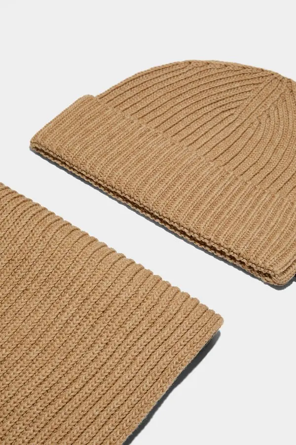 Dsquared2 Ribbed Knit Hat And Scarf Set