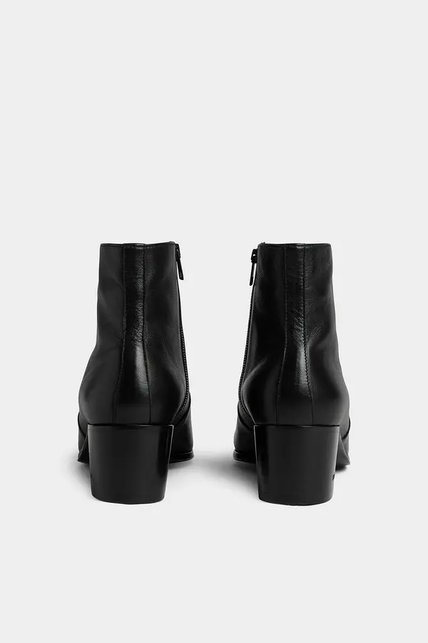 Dsquared2 Vintage Leather Ankle Boots With Perforated Toe
