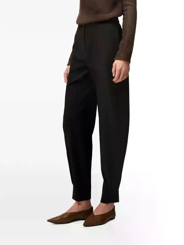 RETORI Barrel-fit Pleated Trousers