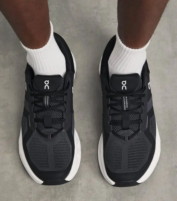 On Cloudrunner 2 Trainers