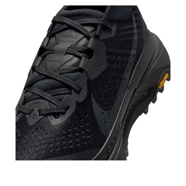 Nike Jegama Trail Sneakers