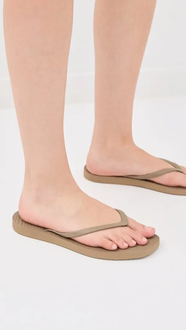 VELOUR Tapered Flip Flops