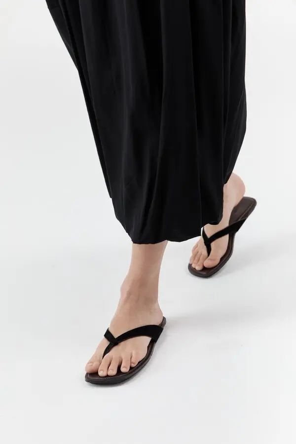 ST. AGNI Suede Opanka Slide Sandals - Black/coffee