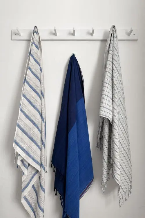 HOME AND LOFT Montauk Hand Towel - Blue Ivory