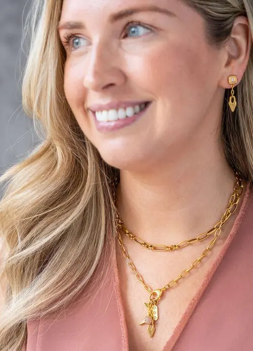 LONI PAUL JEWELRY Peach Moonstone Talisman Drop Necklace - Gold
