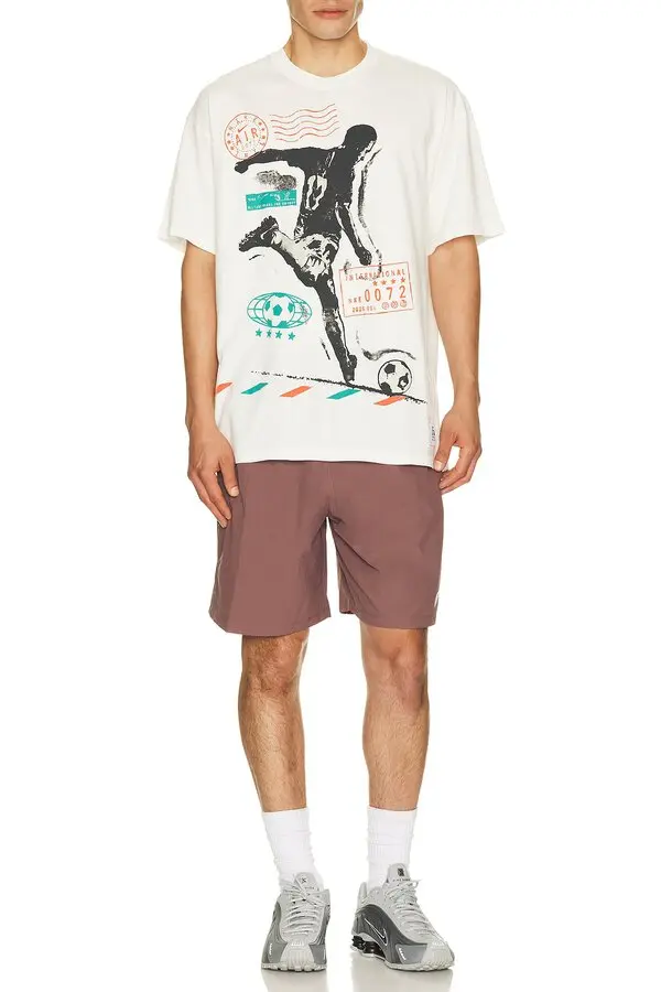Nike Nsw Tee Lse Celeb Fb In Cream