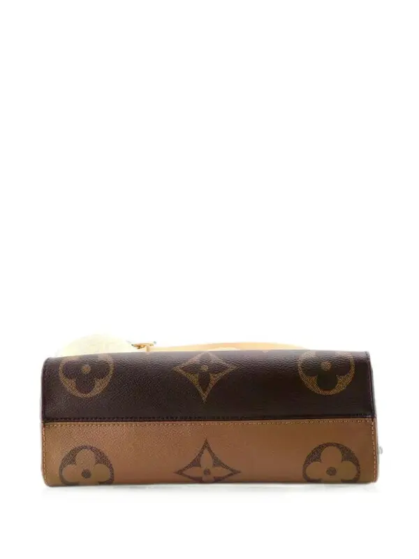LOUIS VUITTON Onthego Tote East West Shoulder Bag