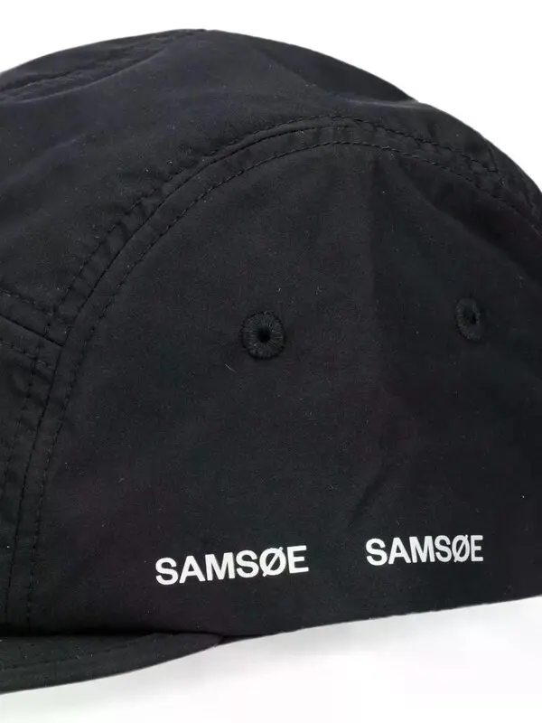 SAMSOE SAMSOE Cap With Buckle Fastening