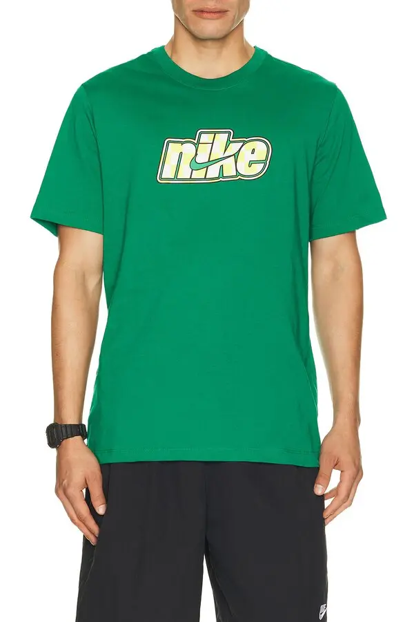 Nike Nsw Tee Std Celebrate Sport In Green - Malachite