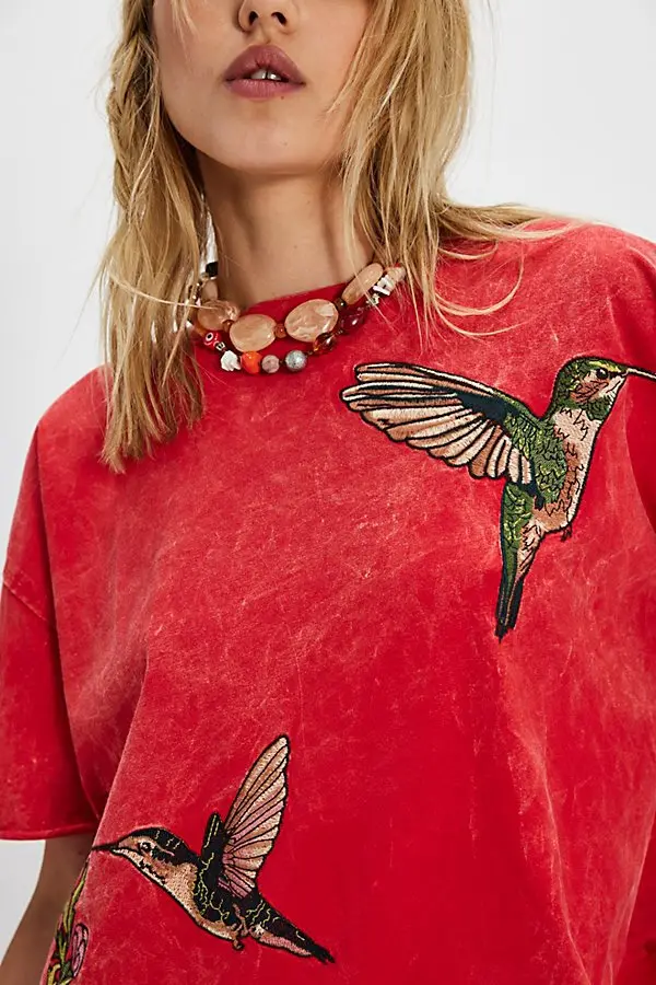 DENIM AND BONE Hummingbird Applique T-shirt - Red