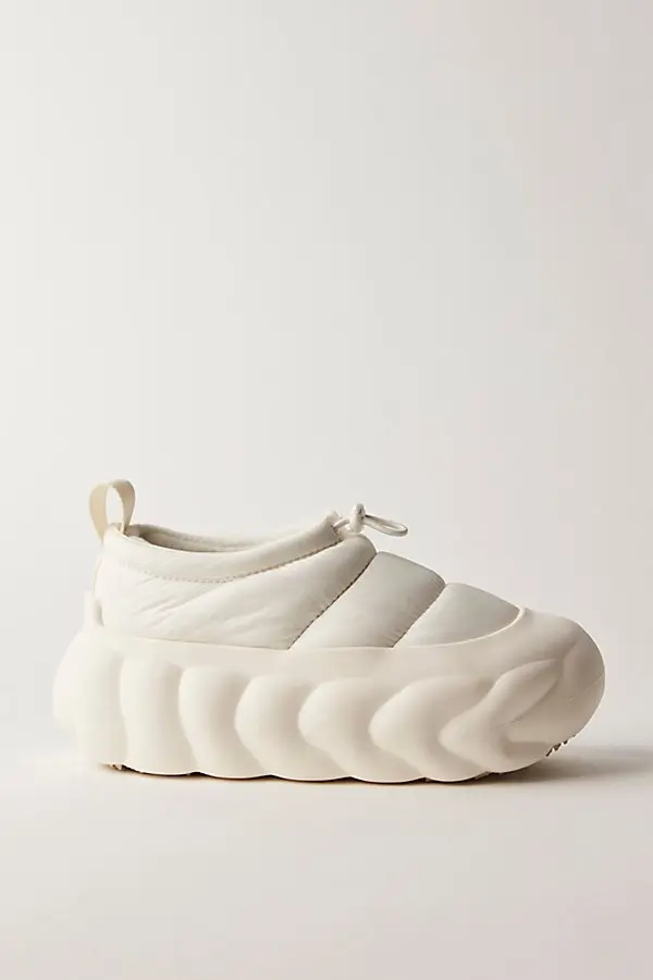 CROCS Overpuff Shorty Slip-ons