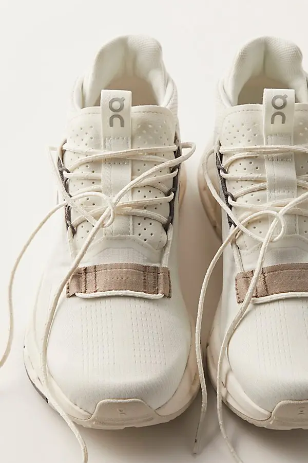 On Cloudnova 2 Sneakers - Ice/sand