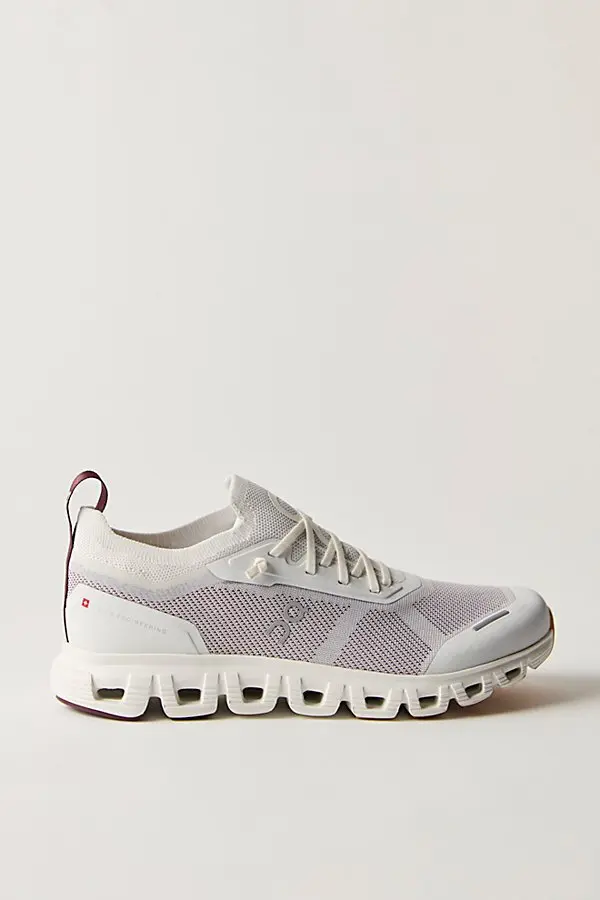 On 6 Versa Sneakers
