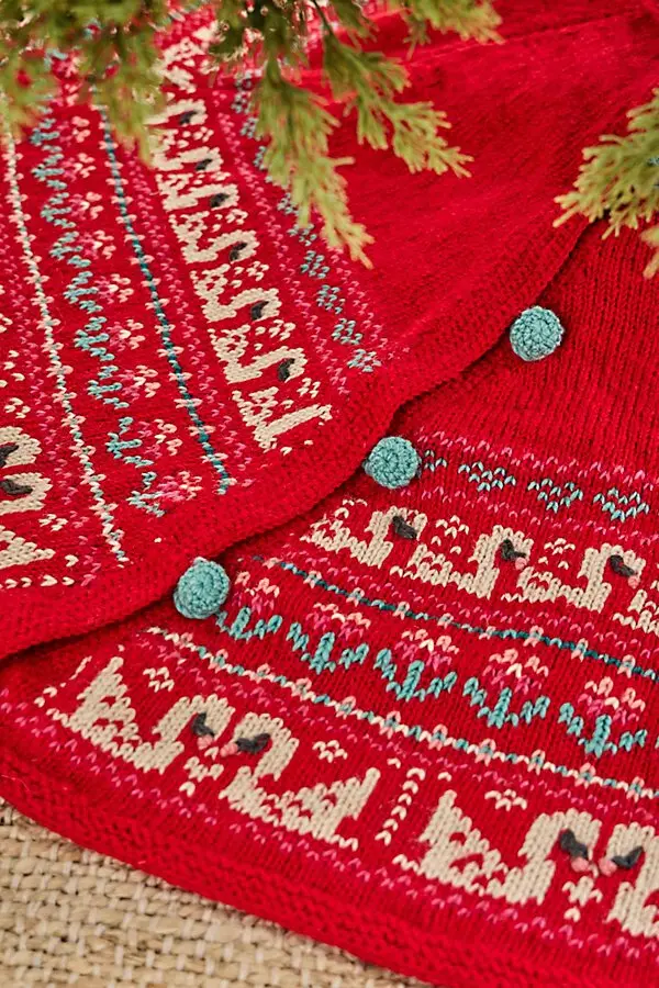 FRENCH KNOT Hand-knit Swan Print Tree Skirt