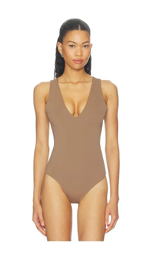Good American The Sculpting Deep V Bodysuit In Nude