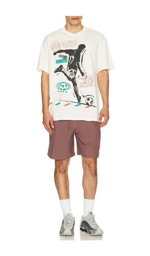Nike Nsw Tee Lse Celeb Fb In Cream