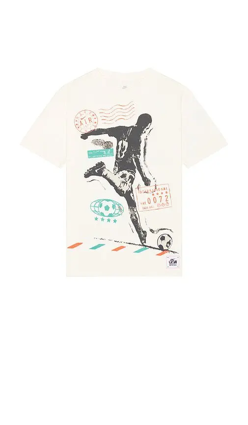 Nike Nsw Tee Lse Celeb Fb In Cream