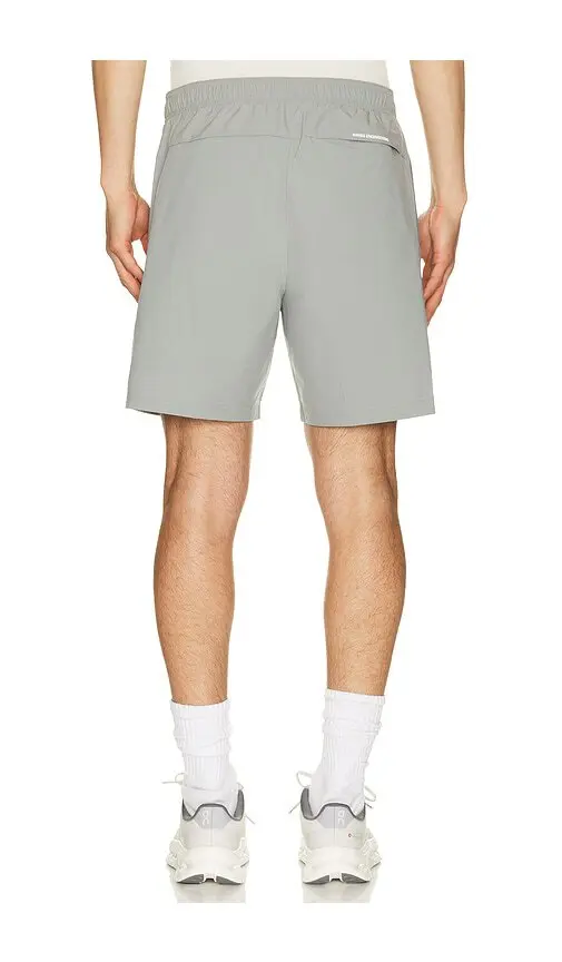 On 7 Core Shorts In Grey