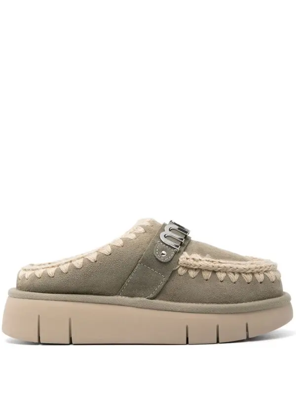 Mou Bounce Clog Slippers With Logo Buckle And Crochet Trim - Grey