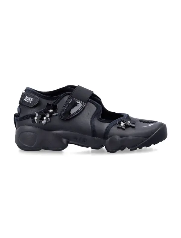 Nike Rift Floral Appliqué Split-toe Sneakers