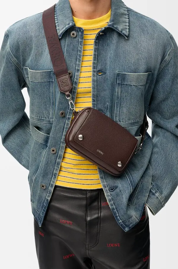 Loewe Small Pebble Messenger Bag In Grained Leather - Chocolate